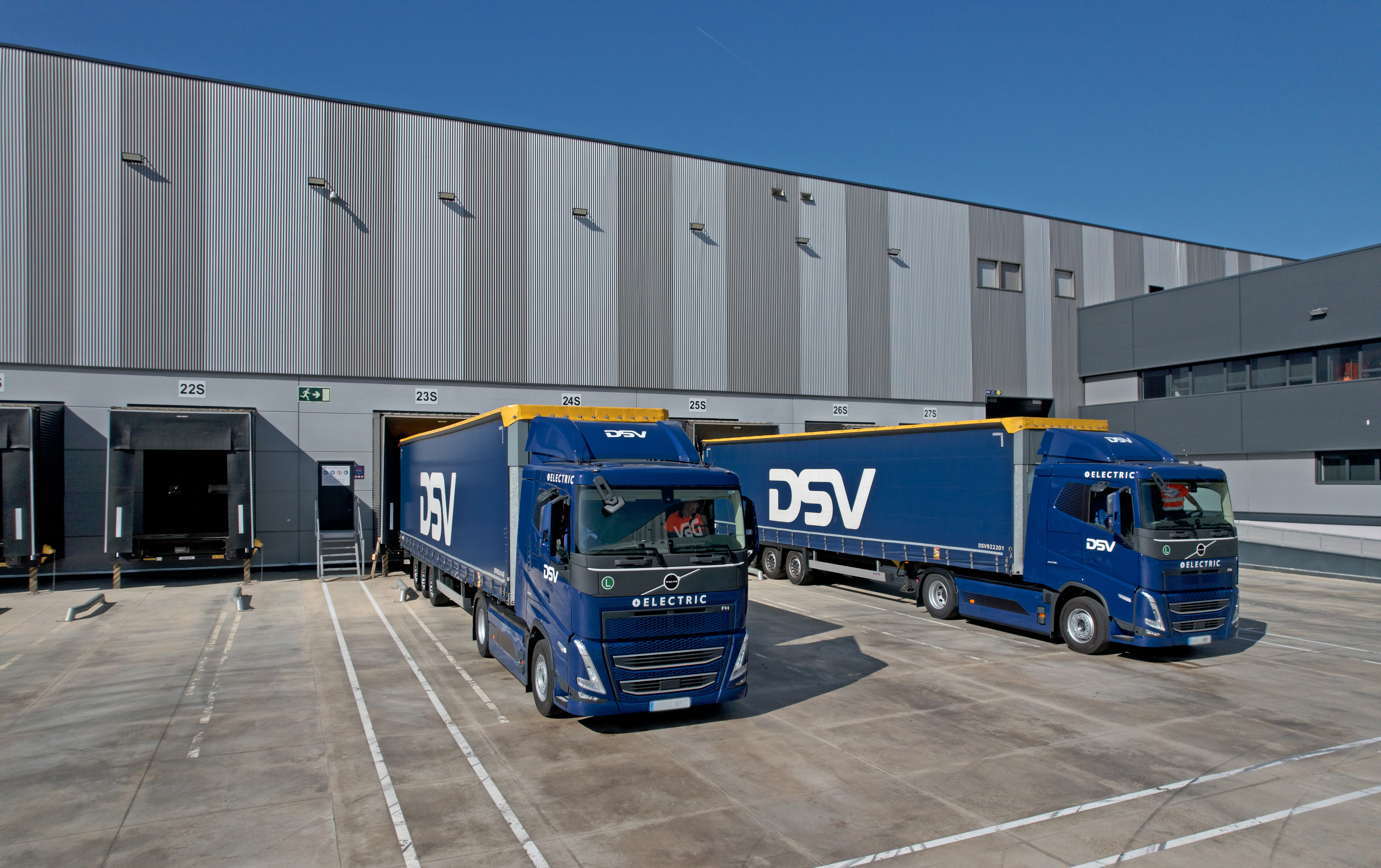 DSV España incorpora sus primeros camiones Volvo FH Electric para el ...